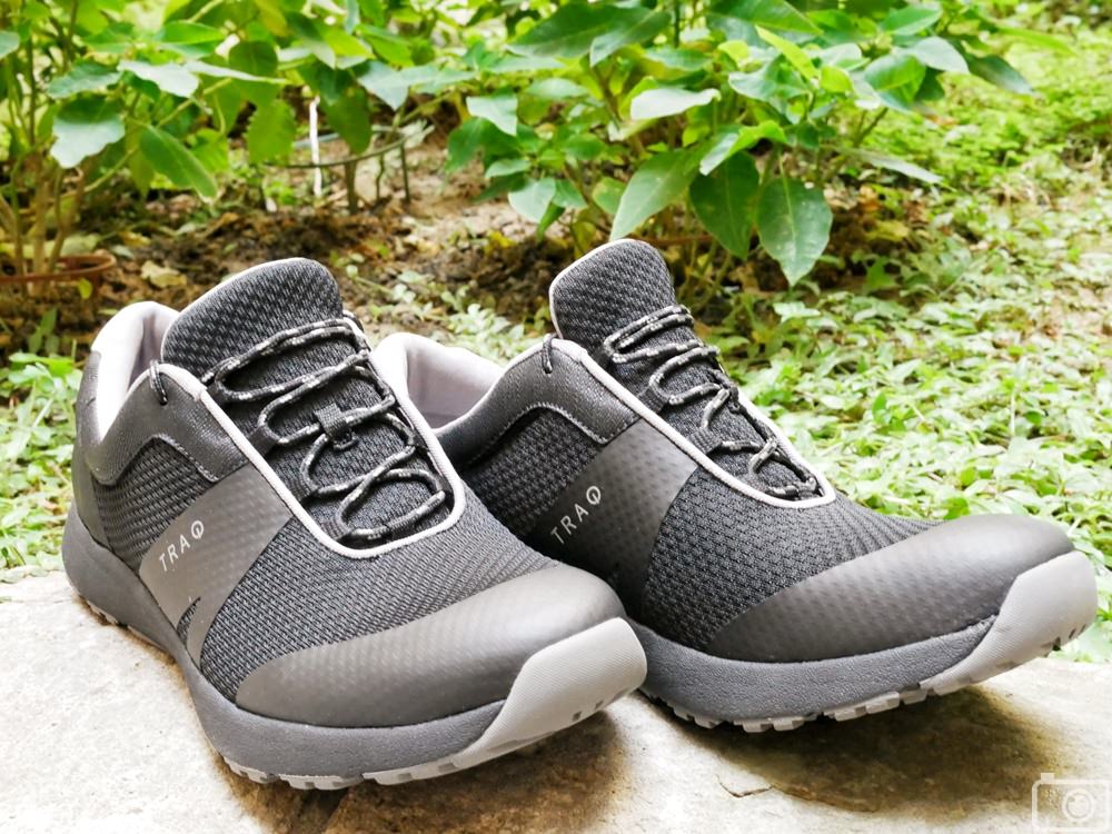 TRAQ 美國舒適計步鞋∥來自美國加州的知名鞋款品牌，一穿就愛上的國民走路鞋(邀稿) – Just Do Eat ♥ 彎打